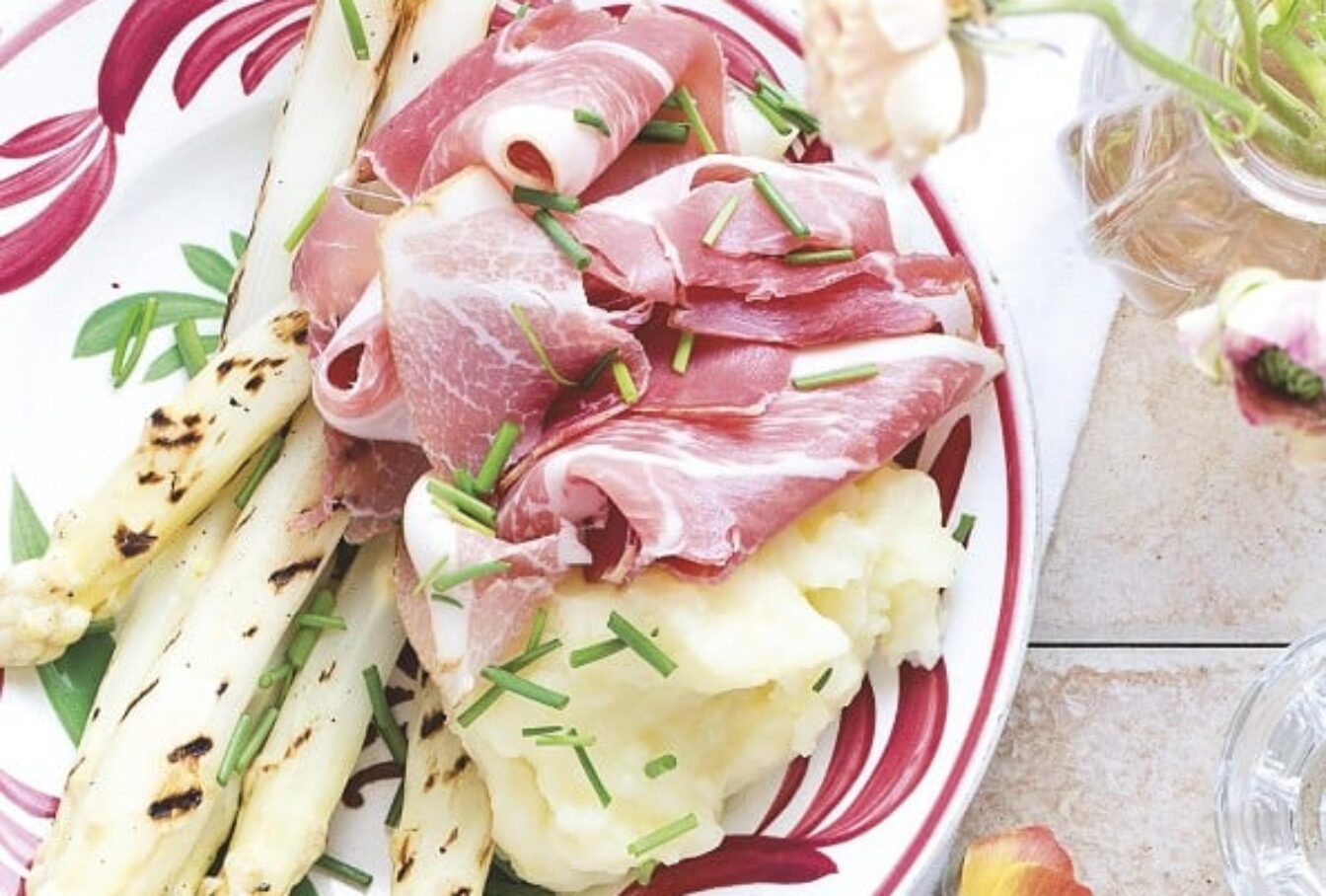 Gegrilde asperges met ardennerham