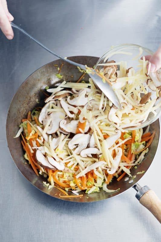 Vietnamese loempia’s met geroosterde chilisaus - foodies magazine