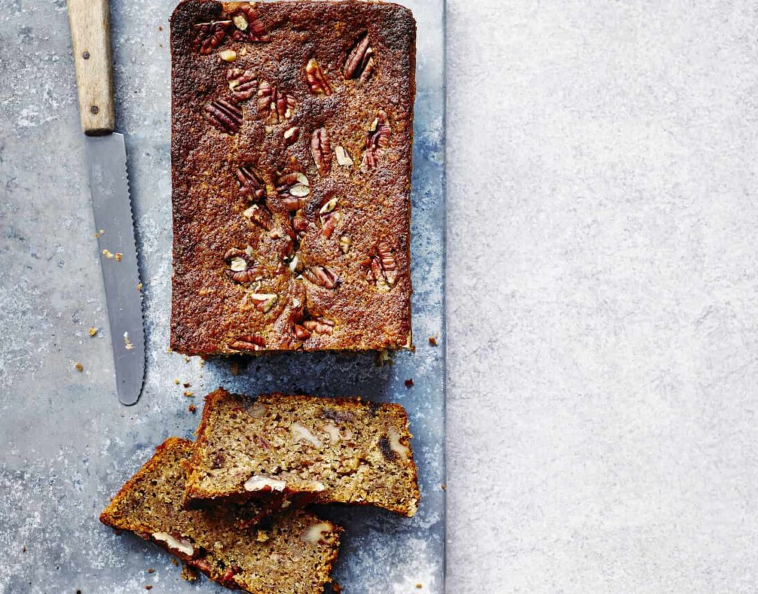 Dadelcake met granaatappelmelasse