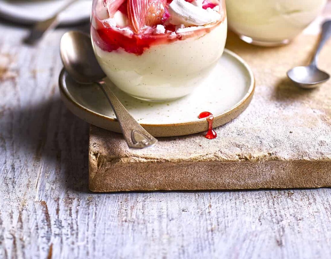 Eton mess trifle met rabarber