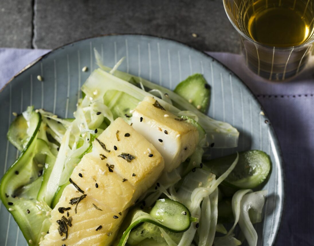 Op jasmijnthee gerookte heilbot met venkelsalade - Foodies