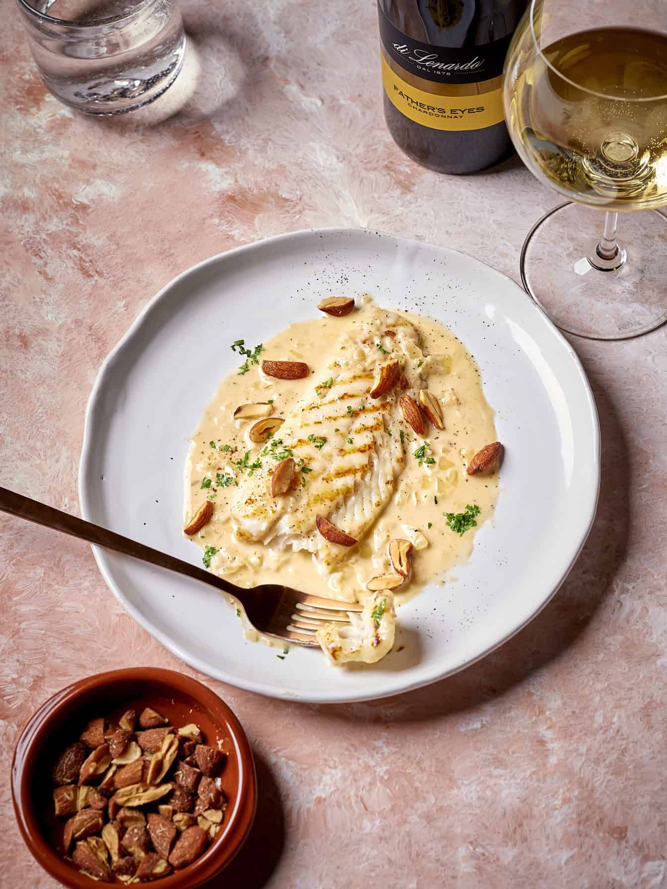 Gegrilde tarbot met botersaus, peterselie en amandelen - Foodies