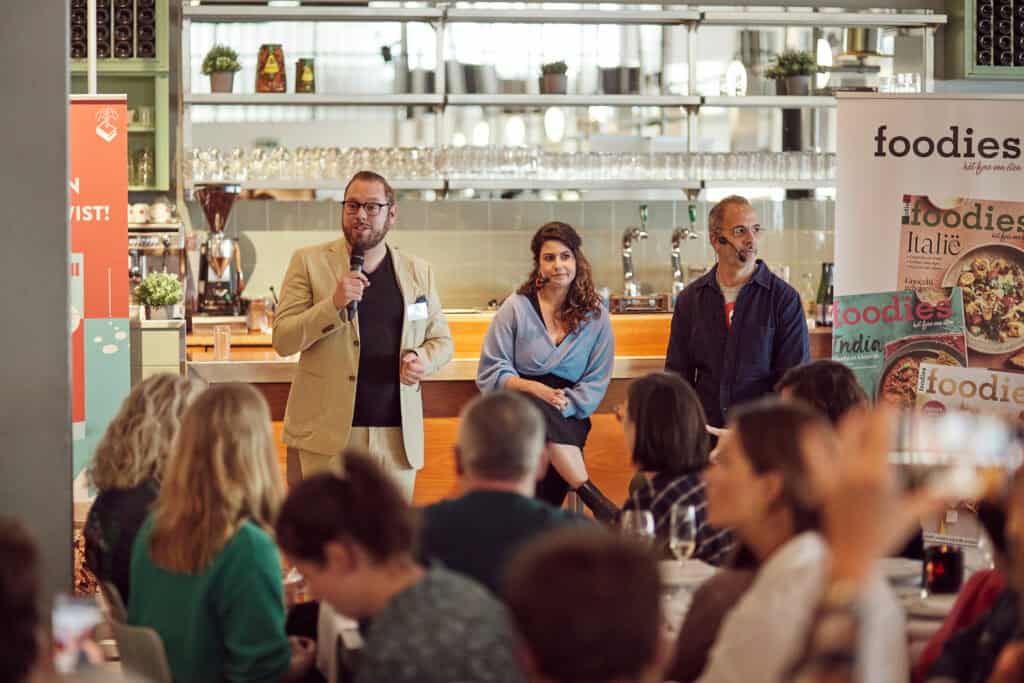 Gevulde tafels met heerlijke gerechten: Yotam Ottolenghi & Noor Murad ...