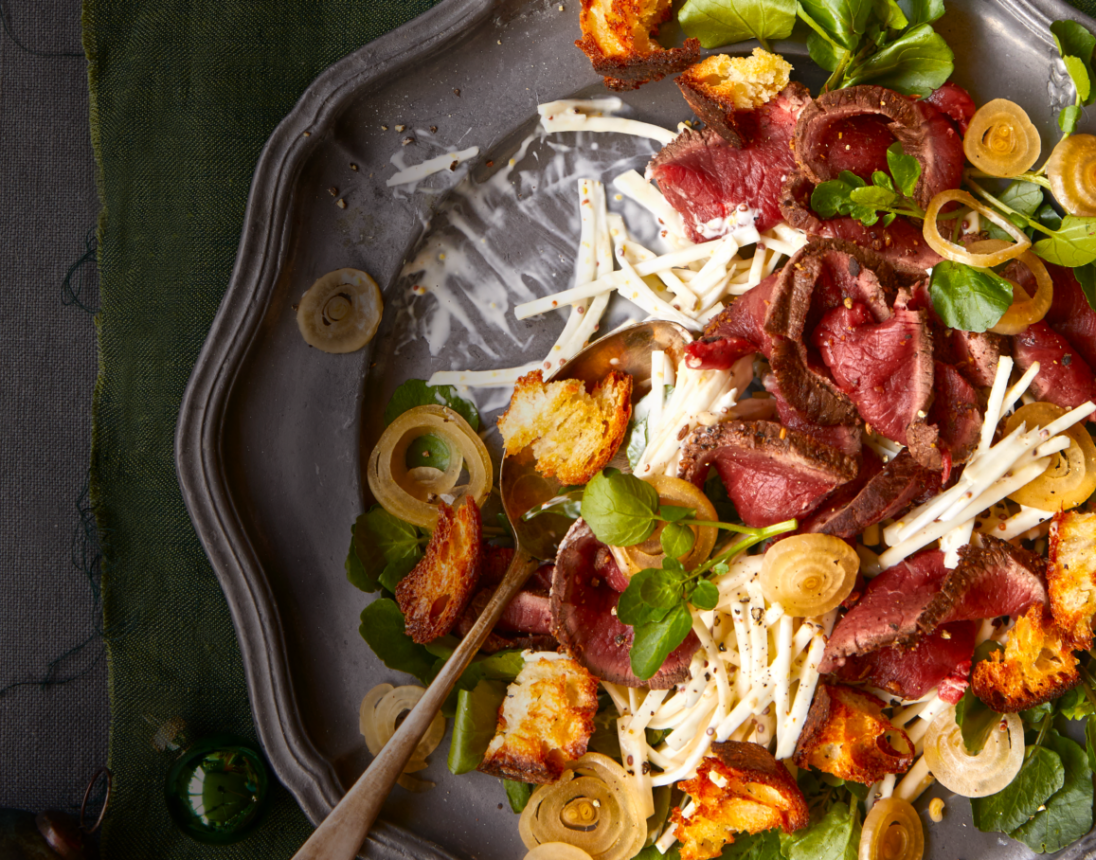 Rosbief van hert met specerijenkorst en knolselderijremoulade