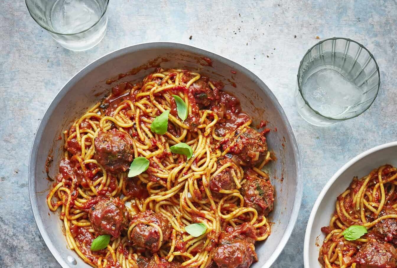 Spaghetti met balletjes uit één pan