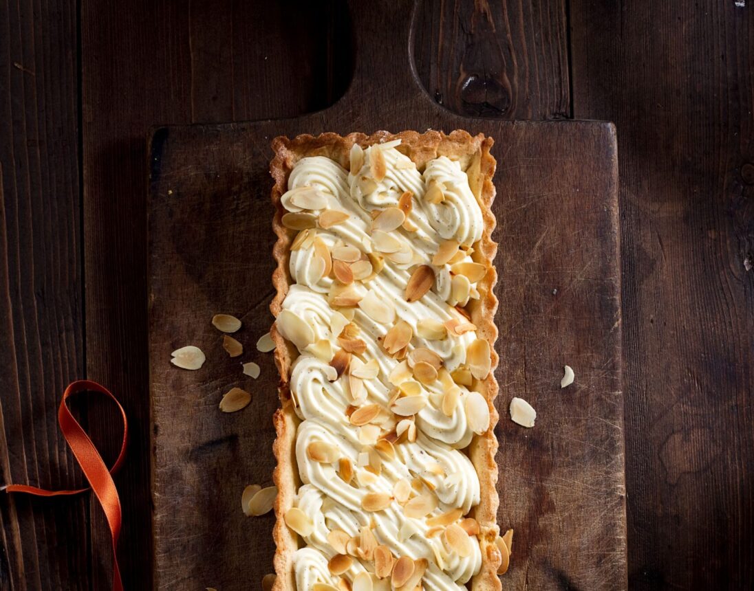 Tartelette met crème suisse en amandel